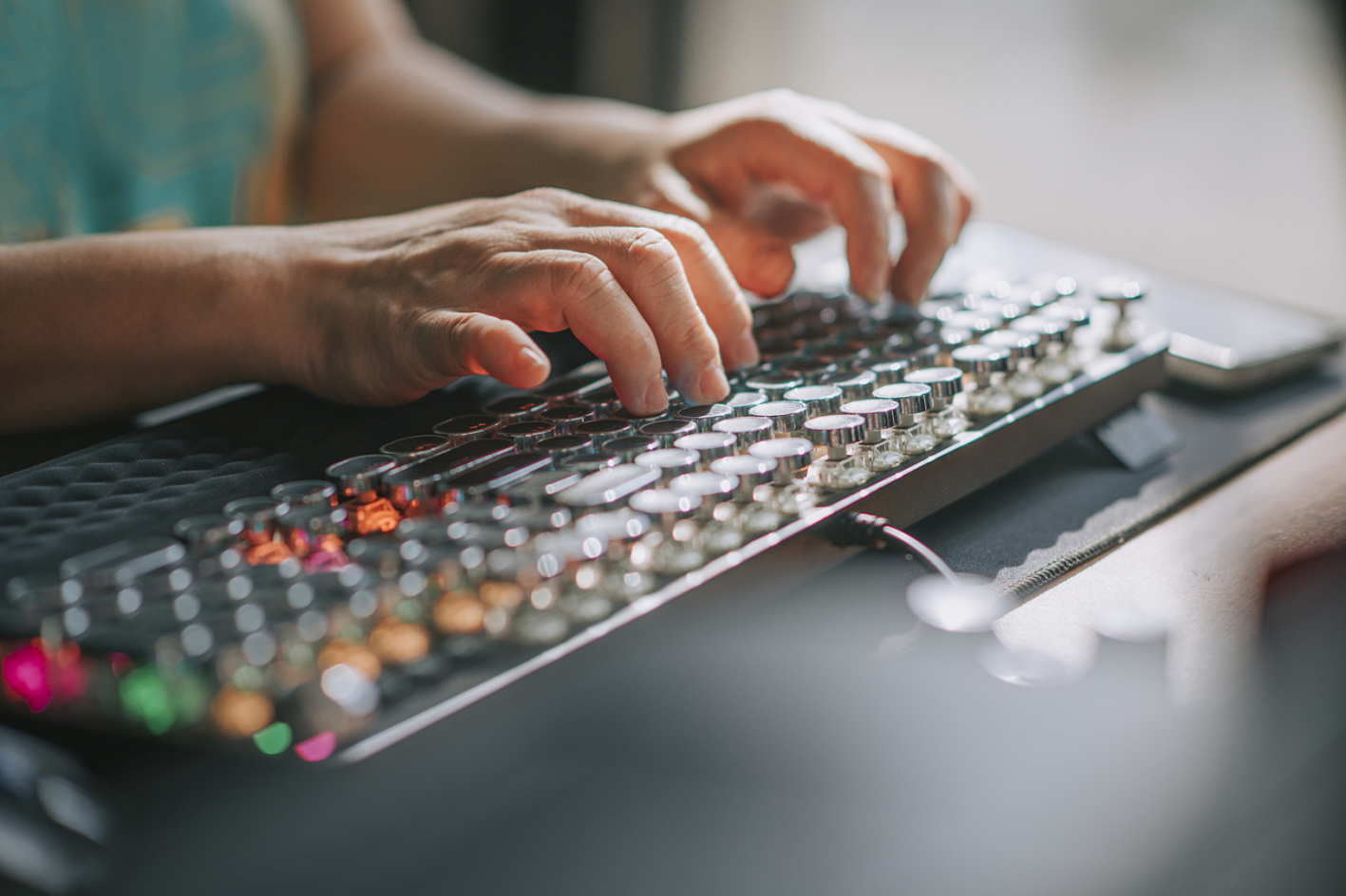 KVM Switches for Wired and Wireless Keyboard and Mouse Integration ...